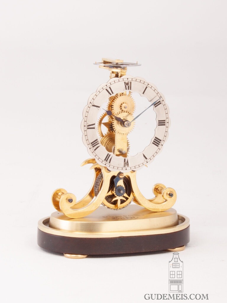 miniature-small-English-Victorian-brass-skeleton-clock-collectable-Fenton-Bury-001 - Gude & Meis